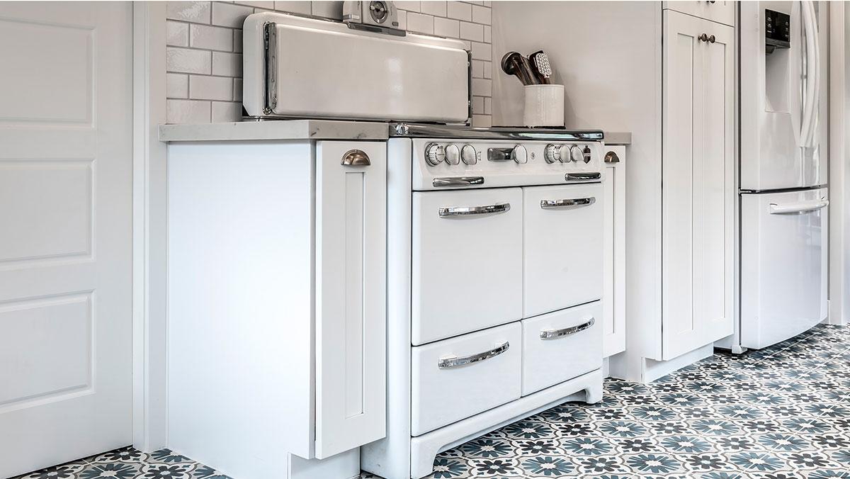 French Bistro Kitchen | ARTO.com